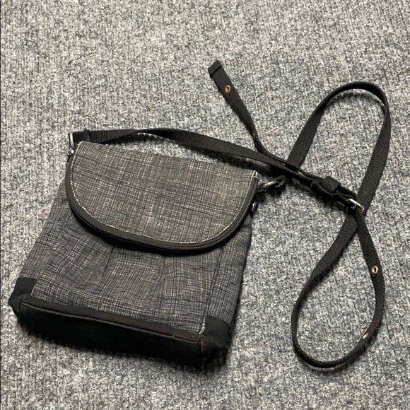 thirty-one | Bags | Thirtyone Small Crossbody Baggray And Black | Poshmark